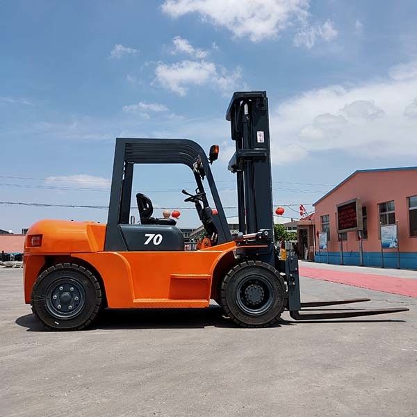 7000kgs FD70 7 Ton Diesel Powered Forklift With Triplex Mast And Fork ...