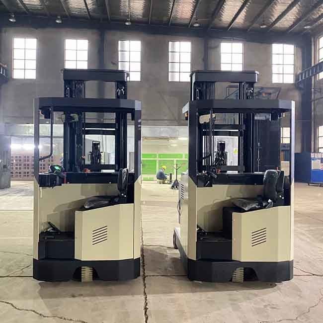 3000kg CQDE30 48V 3T Electric Reach Forklift Truck Seat Type Triplex 3 ...